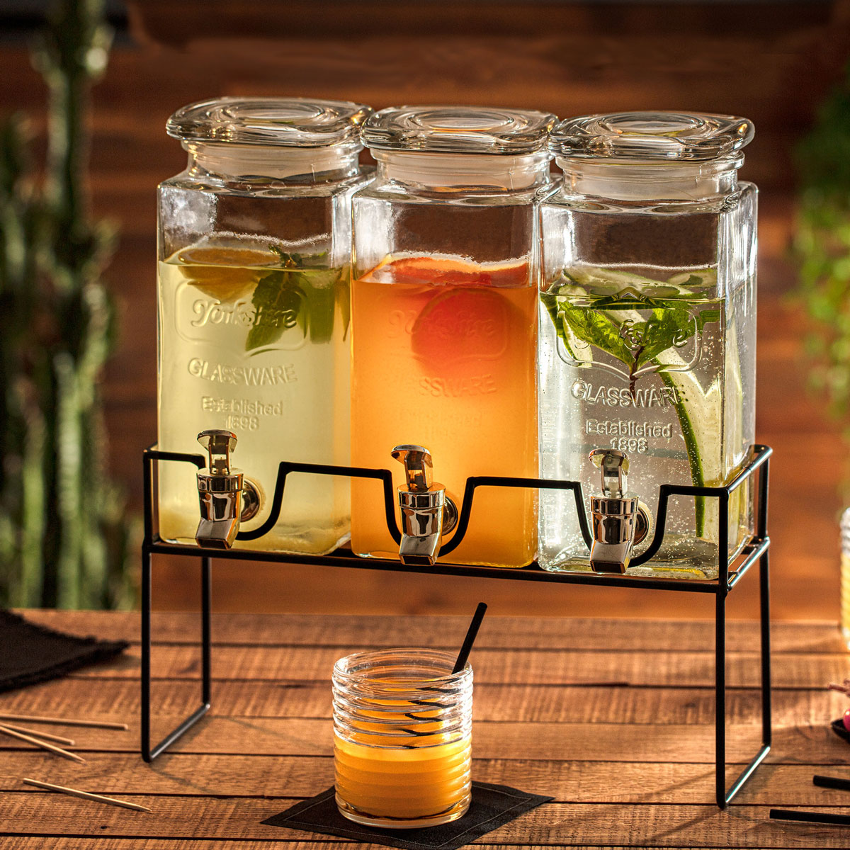 Conjunto de 3 frascos de vidro com torneira 3x1,5l | | hôma